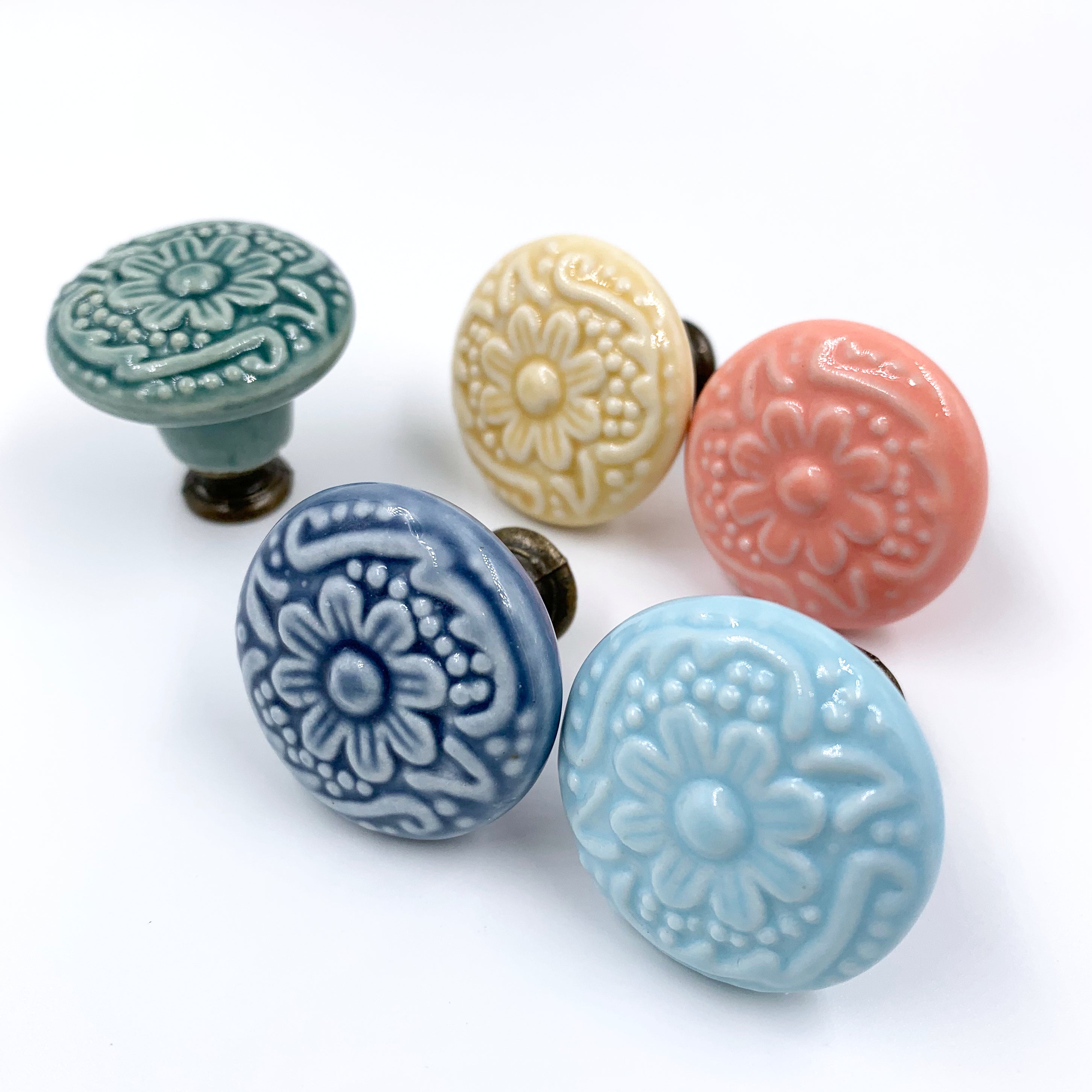 Posh Hardware Shop - Knobs, Handle Pulls, Hooks - Kitchens & Bathrooms