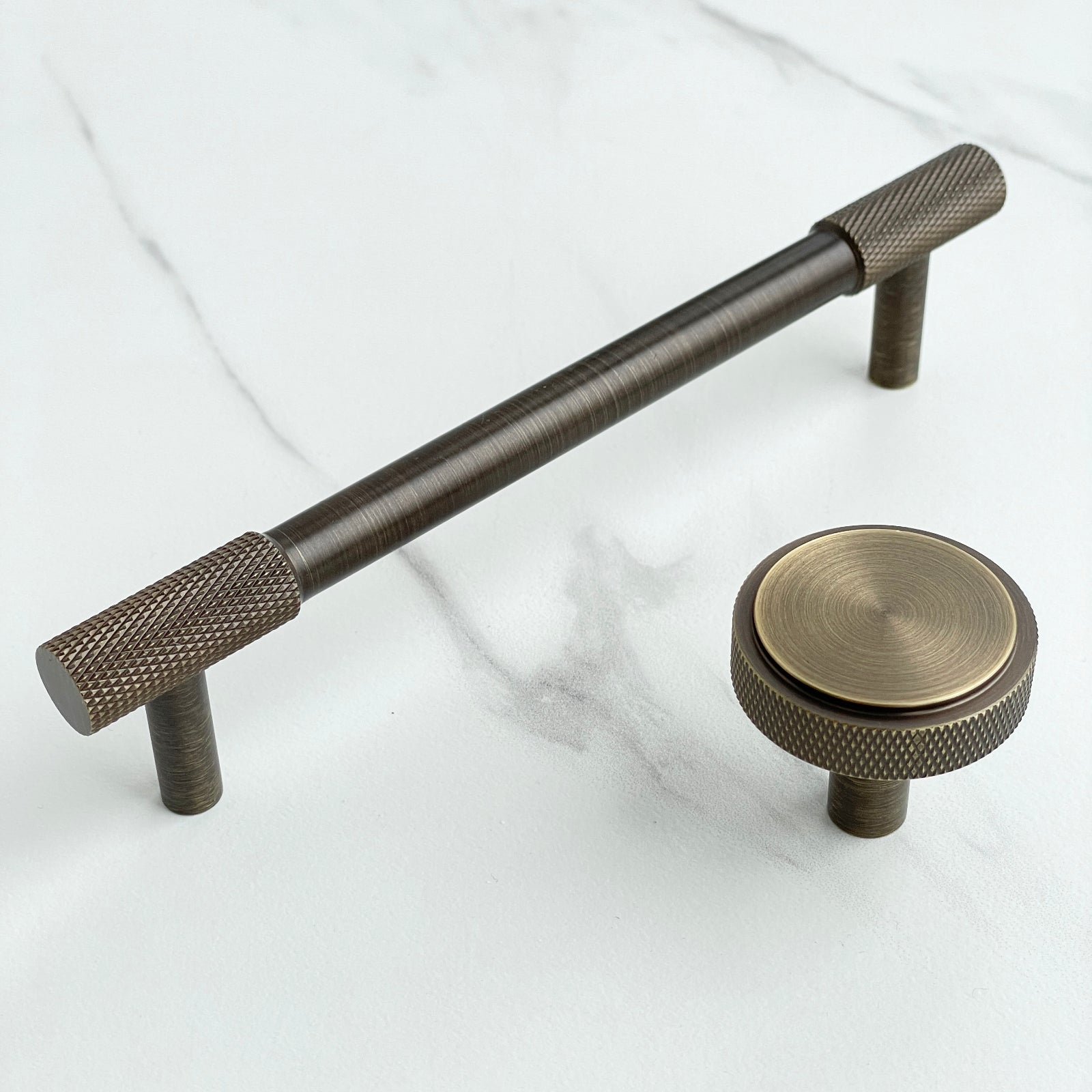 Posh Hardware Shop - Knobs, Handle Pulls, Hooks - Kitchens & Bathrooms