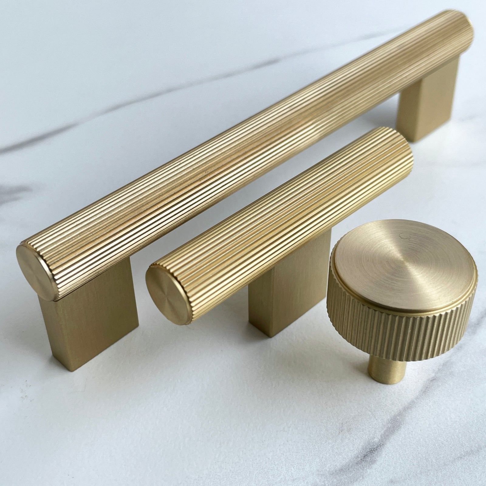 Posh Hardware Shop - Knobs, Handle Pulls, Hooks - Kitchens & Bathrooms